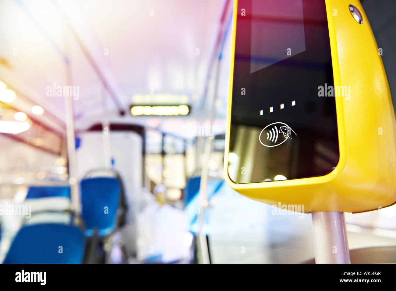 Pagare la tariffa dell'autobus immagini e fotografie stock ad alta ...