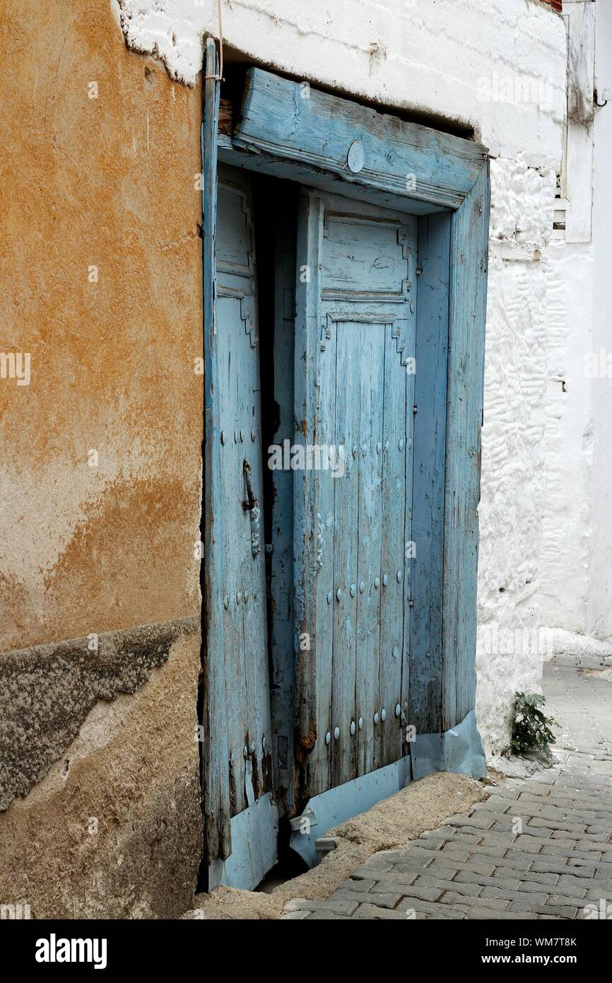 Vecchia porta chiusa immagini e fotografie stock ad alta risoluzione ...