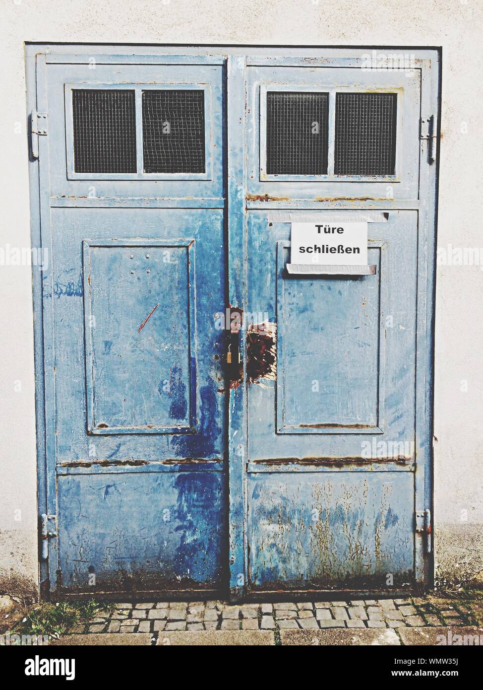 Vecchia porta chiusa immagini e fotografie stock ad alta risoluzione ...