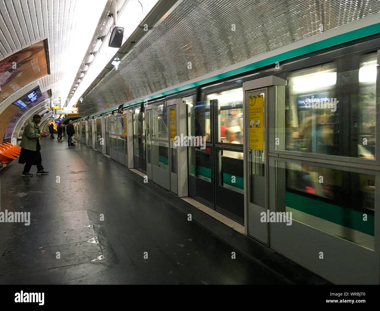 Metropolitana linea 1 di parigi immagini e fotografie stock ad alta ...
