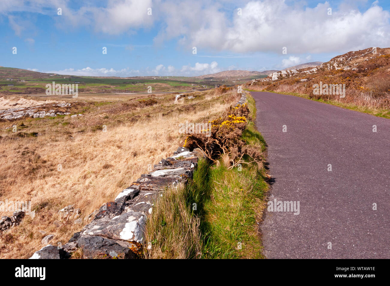 Visitare l'irlanda su strada immagini e fotografie stock ad alta ...