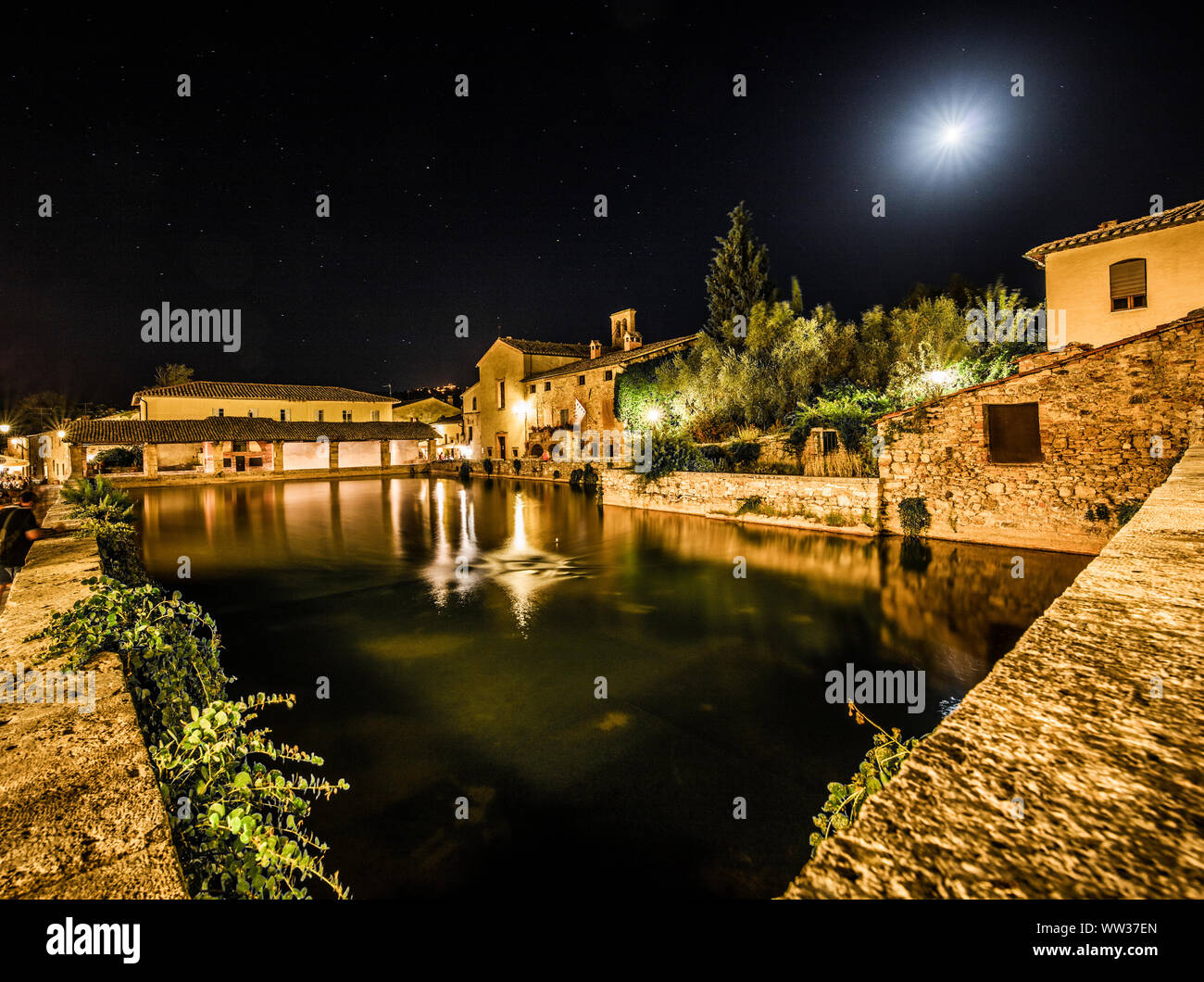 Antiche terme di bagno vignoni immagini e fotografie stock ad alta ...