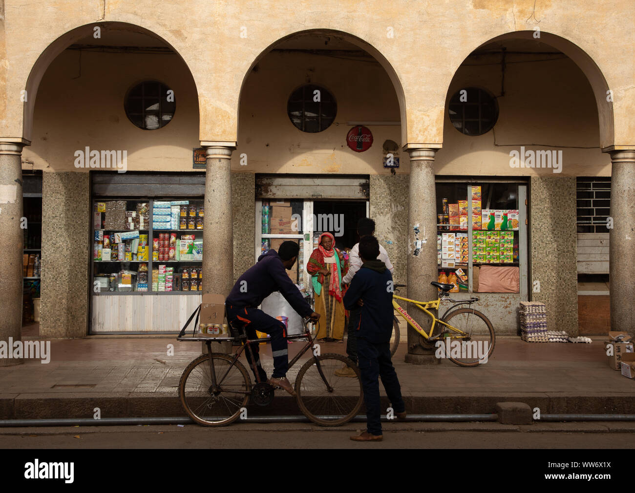 Africa coloniale italiana women immagini e fotografie stock ad alta ...