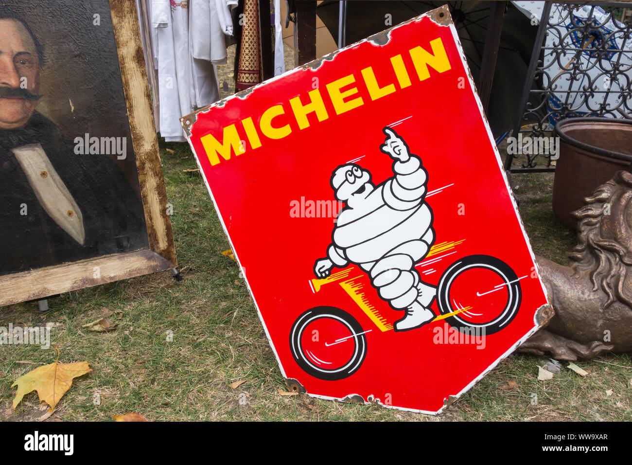 Michelin man immagini e fotografie stock ad alta risoluzione - Alamy