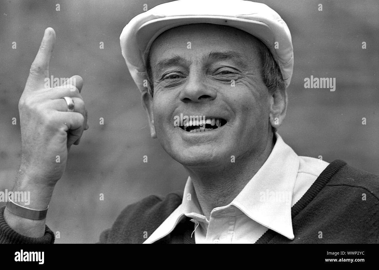 Cricket umpire dickie bird immagini e fotografie stock ad alta ...