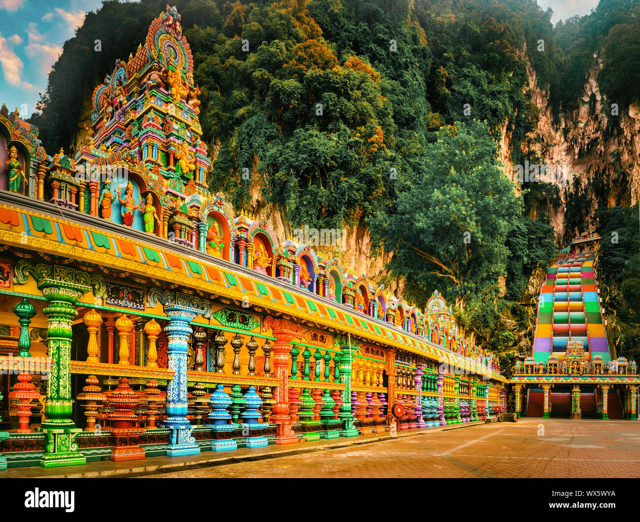 Grotte colorate immagini e fotografie stock ad alta risoluzione - Alamy