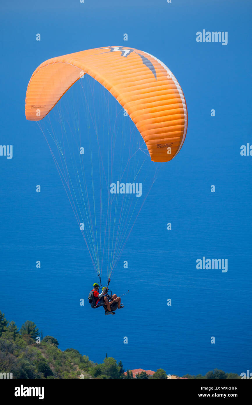 Il parapendio in tandem da Exanthia su / Lefkada Lefkada Island, Grecia ...